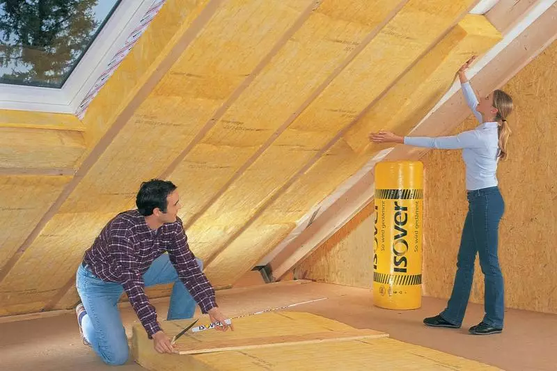 Cum de a izola acoperișul din interior într-o casă privată cu propriile mâini: instrucțiuni pas cu pas cu fotografii și videoclipuri