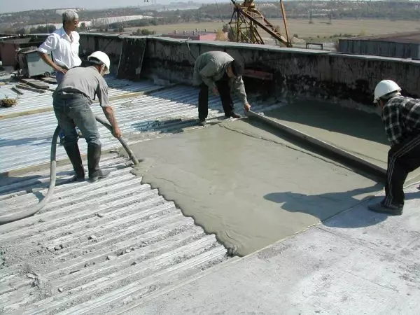 Skuim beton op die dak