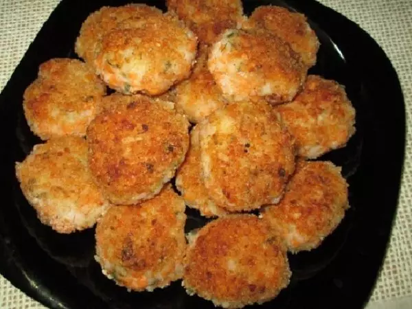 렌즈 콩과 쌀 cutlets.