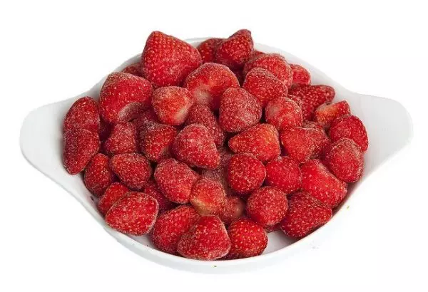 सर्दियों + वीडियो के लिए चीनी के साथ स्ट्रॉबेरी कैसे फ्रीज करें