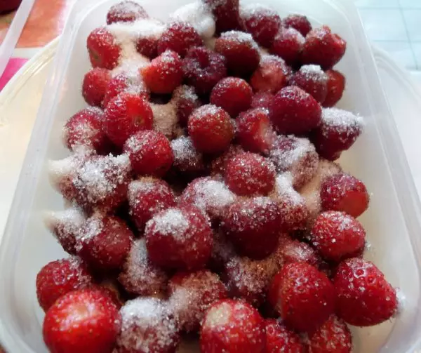 strawberry ជាមួយស្ករ