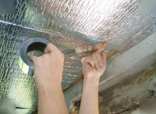 Treatment of insulation joints with metallized scotch
