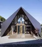 Casa japonesa amb sostre original