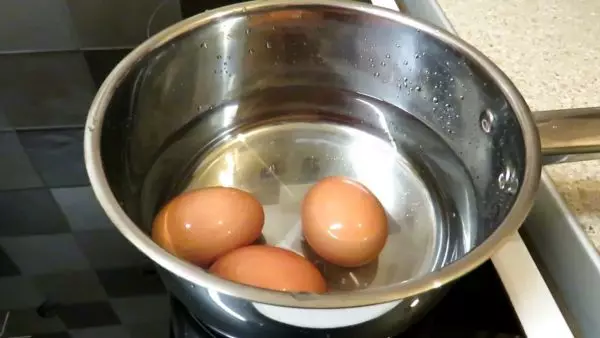 Готвење јајца се искачи