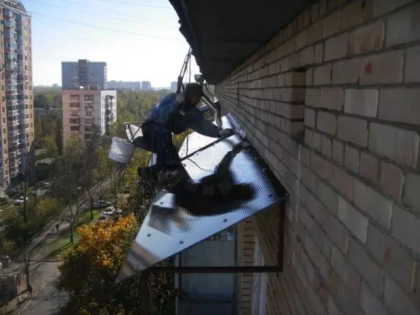 Reparaasje fan it dak fan it balkon