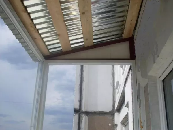 Прост покрив на балкона без изолация