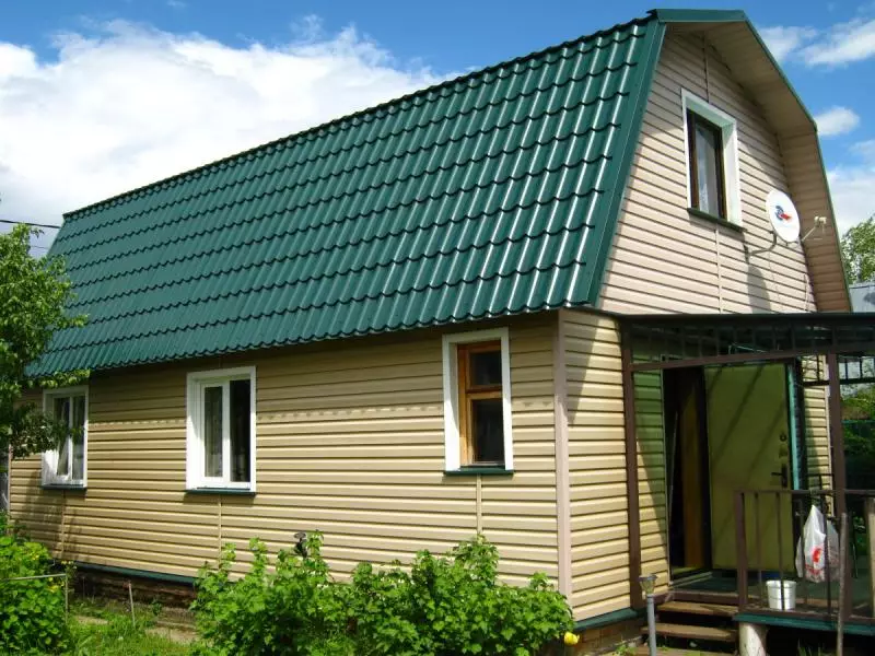 Hoe maak je een dak voor huisjes, inclusief je eigen handen, evenals de kenmerken van zijn apparaat en installatie