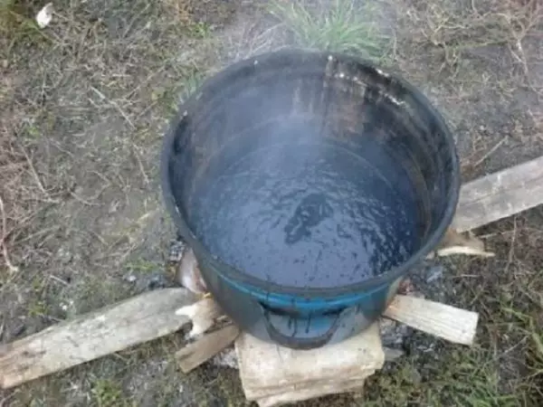 ความร้อน bitumen ในถัง