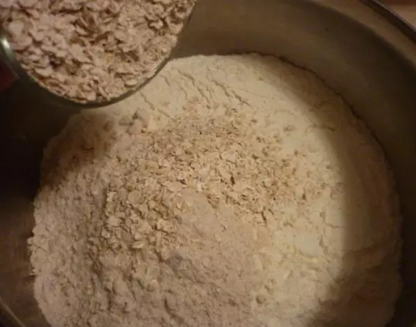 Flakes ditambah kepada tepung
