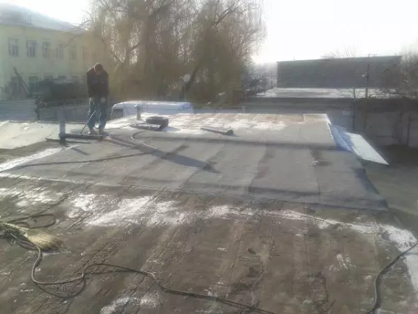 Avarinis remonto stogas žiemą