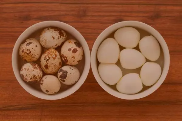 Preparation of quail eggs for salad