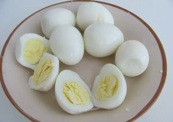 精製されたウズラの卵