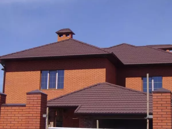 سقف یک فرم پیچیده از کاشی فلزی