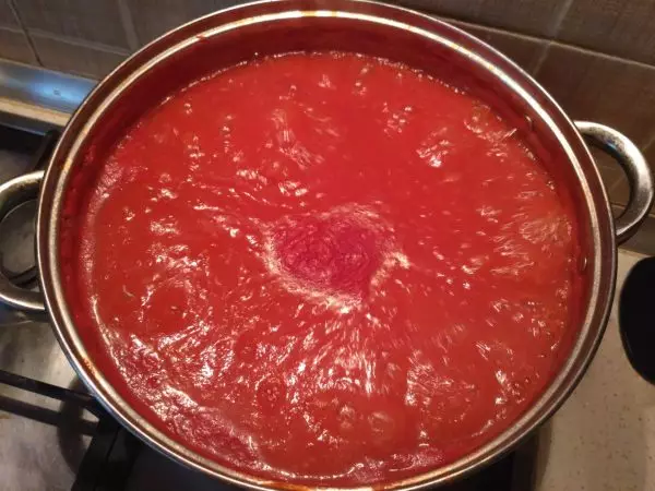 Paste tomato dimasak