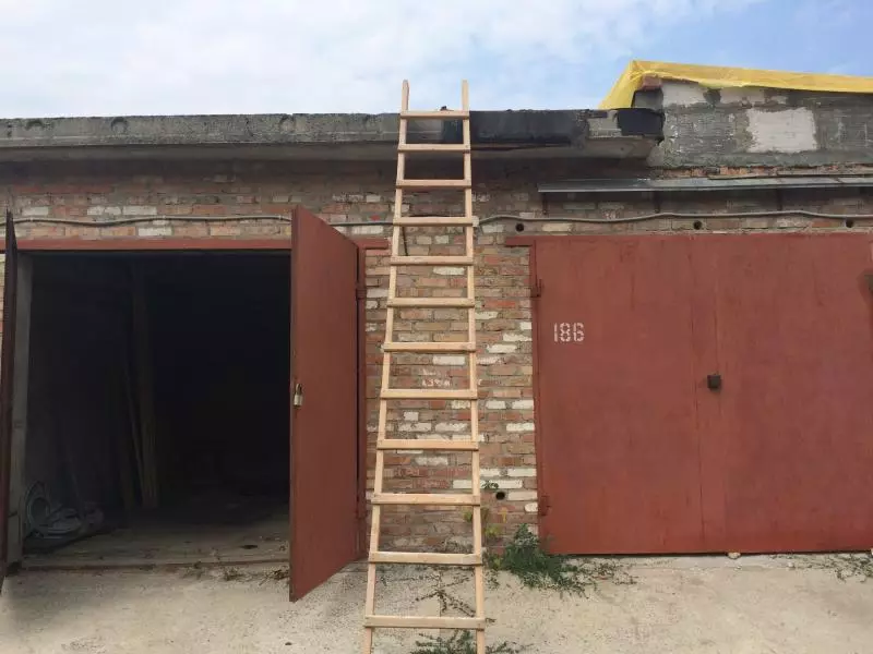 Hoe het dak van de garage te repareren, inclusief met je eigen handen, hoe lek van binnenuit te elimineren