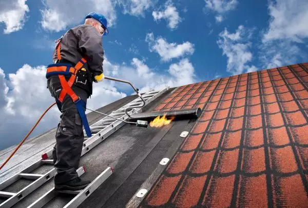 Jak opravit střechu garáže, včetně vlastních rukou, jak eliminovat únik zevnitř 4724_19