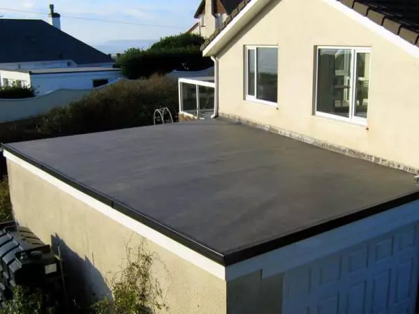 Betonowy dach rozszerzenia garażu