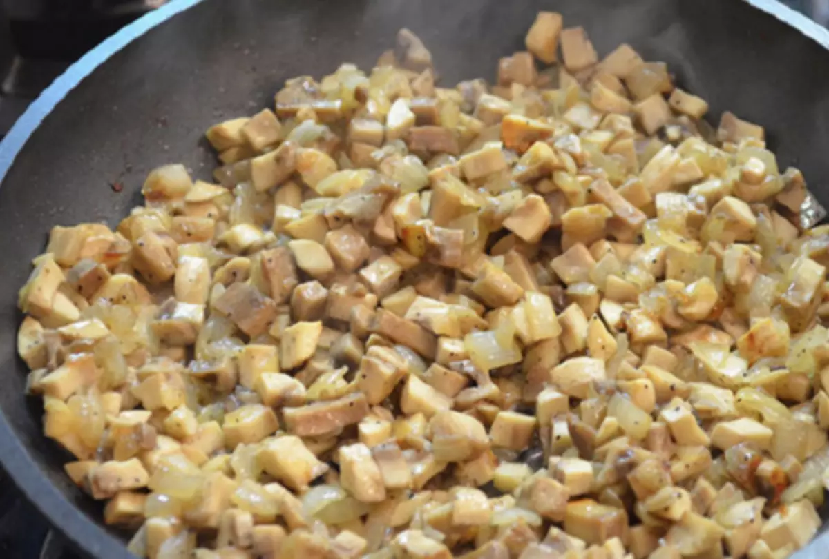 Fryving champignons en uien