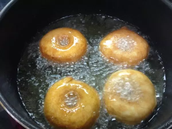Qızartma limon-bal donuts