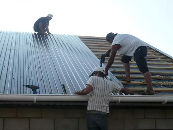 Smantellamento del tetto del tetto