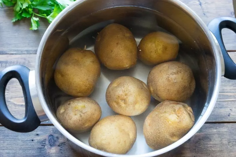 Haşlanmış patatesleri temizlemek ne kadar kolay