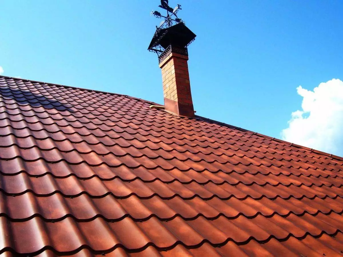Какво е по-добро от металната плочка или мекия покрив, включително основните разлики, както и потребителски рецензии
