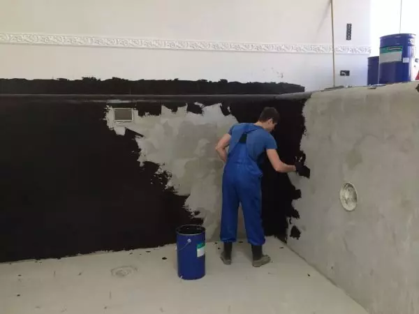 Прилагане на течна гума по стените