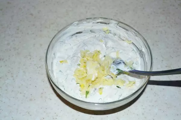 Illa ti mayonnaise pẹlu ata ilẹ ati ọya