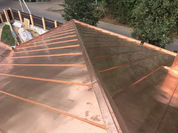 Kupfermalerei für ein gefaltetes Dach