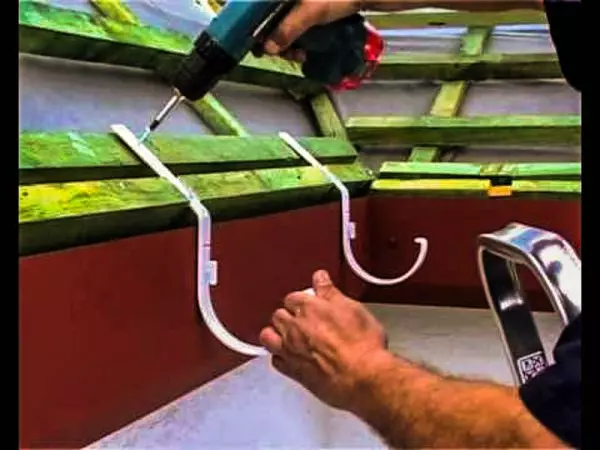 Instalarea parantezelor pentru canale de scurgere