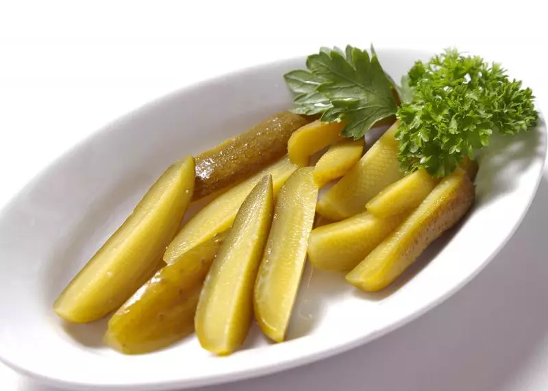 伏特加冬季的黃瓜：食譜本身美味的小吃，照片和視頻