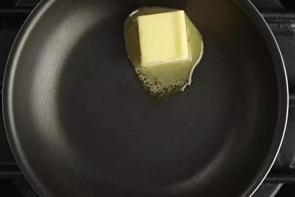 Brak masła na patelni