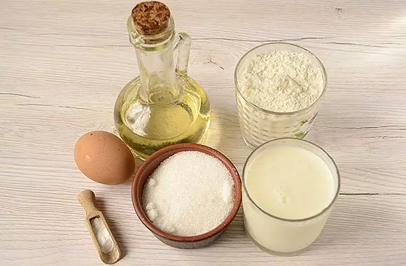 Produits pour faire une brindille luxuriante au kéfir