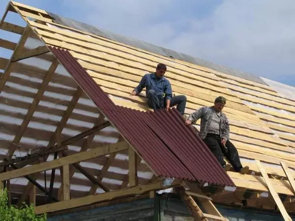 The sequence of installation of sheets on the roof