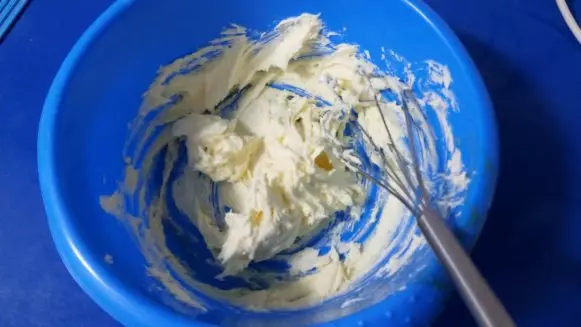 Creamy juust kaussi metalli kiiluga
