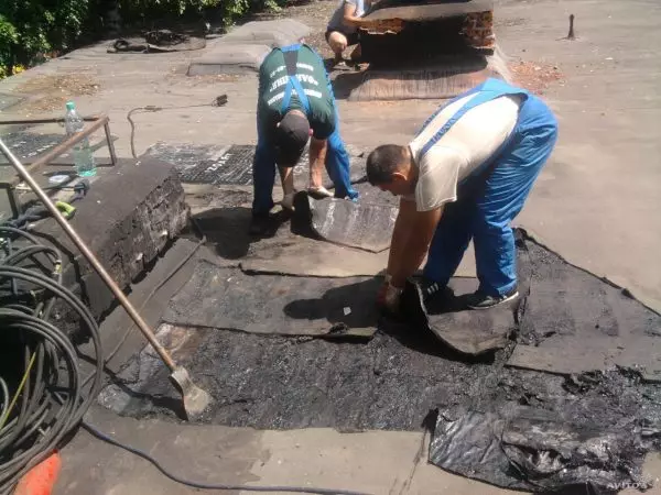 Preparation of the foundation of the roof for laying membrane