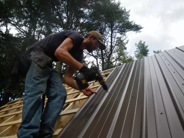 Dobomb de madera para una plancha.