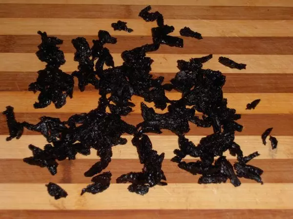 Sliced ​​prunes