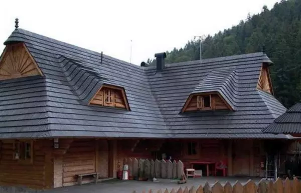 Casa privada de la teulada de fusta