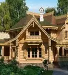 Ξύλινο σπίτι με σύνθετη στέγη