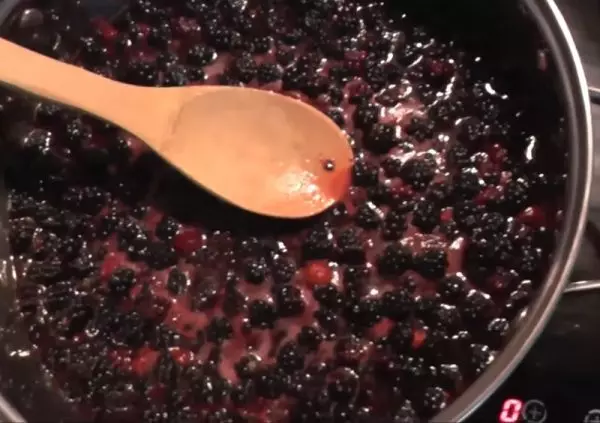 Blackberry Berries ในน้ำเชื่อม