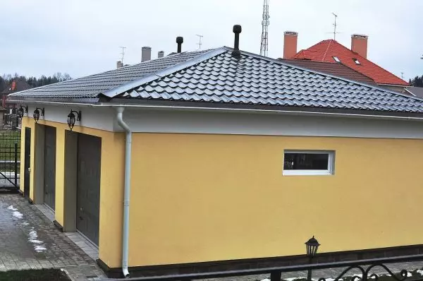 金属瓦片的托金屋顶的例子