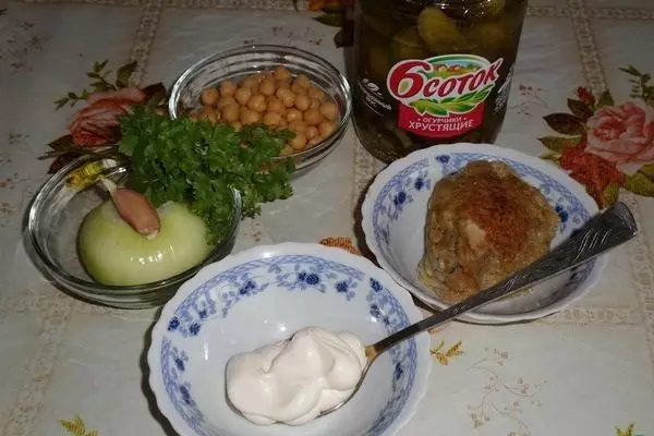 Ġewż, zalza, mayonnaise, tiġieġ, ħaxix u ħodor