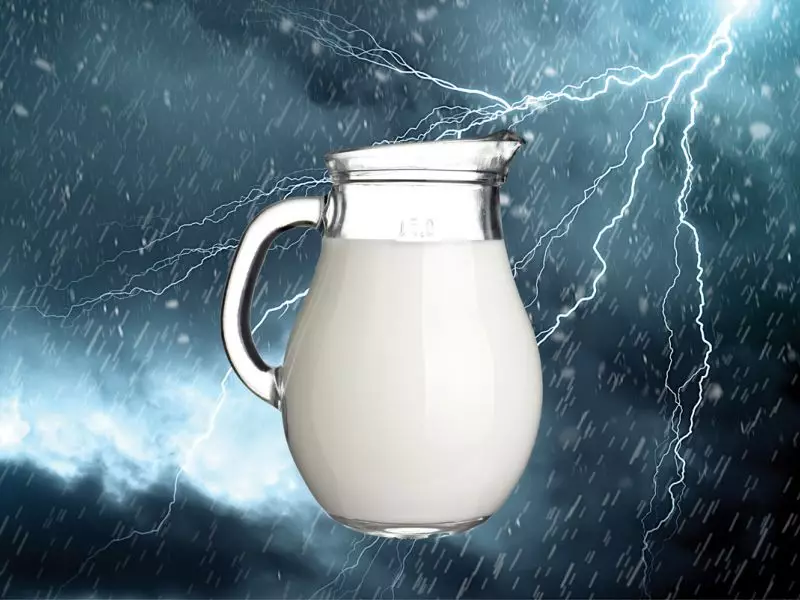 为什么在雷暴婴儿牛奶：事实，迹象和迷信