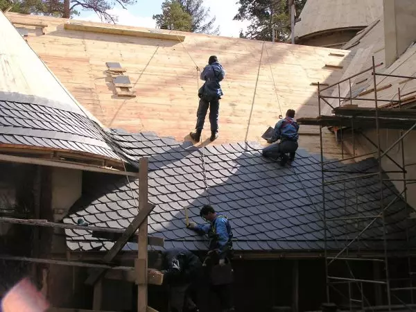安装页岩屋顶
