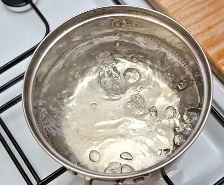 Βραστό νερό κατσαρόλα