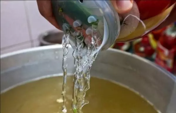Αντικαθιστώντας το ψυγμένο νερό σε βραστό νερό κατά τη μαρινάλη