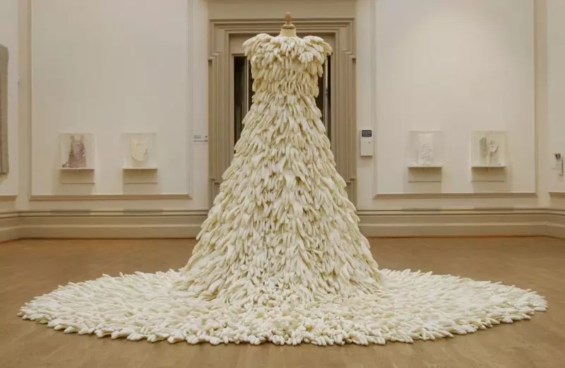 面白いウェディングドレス - 結婚式のための最もばかげた服の写真