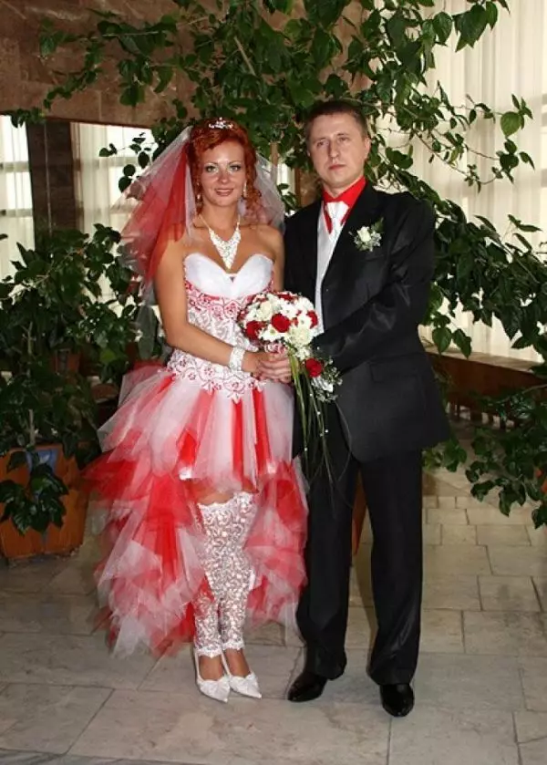 Весільна сукня з капронових бантів