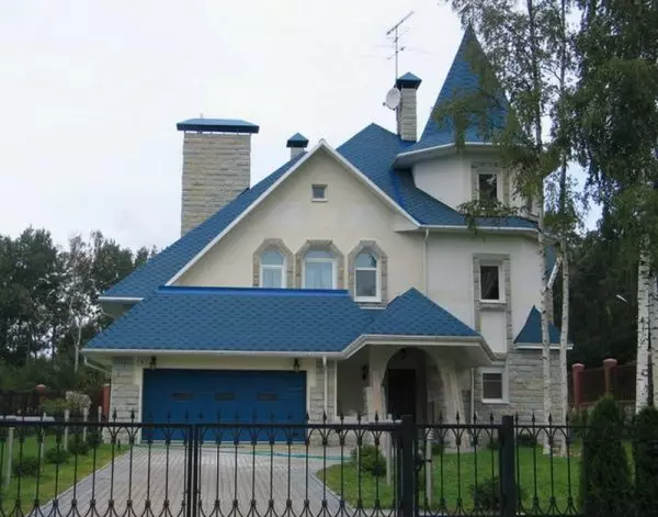 瀝青タイル「Shinglas Rancho」の屋根住宅